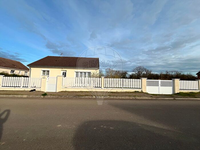 Villeblevin : Maison 4 pièces à vendre
