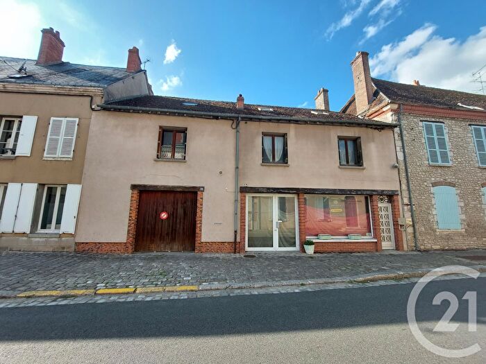 Maison 10 pièces à vendre à Beaune-la-Rolande