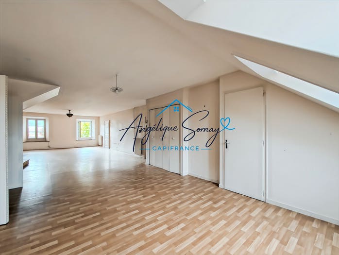 Lons-le-Saunier, Centre-ville : Appartement 8 pièces à vendre