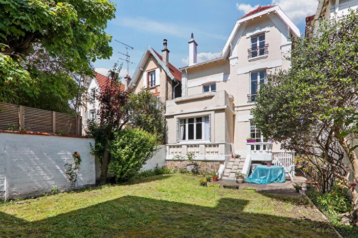 Maison 8 pièces à vendre à Courbevoie, Bécon