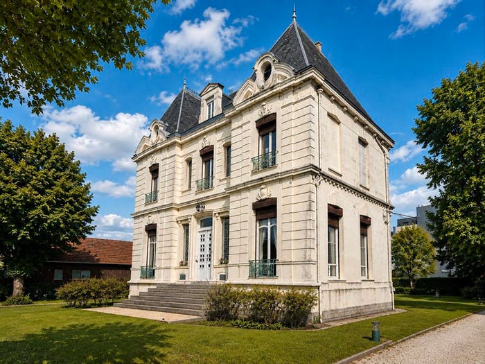 Calais, Petit Pays : Maison 12 pièces à vendre