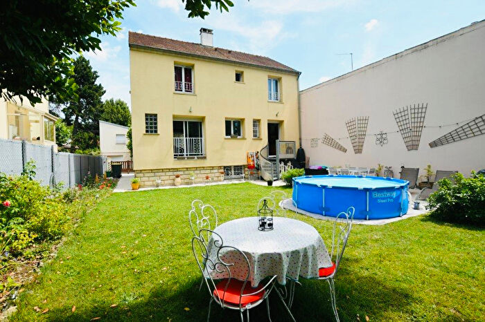 Maison 8 pièces à vendre à Fontenay-le-Fleury, Chapelle Saint-Jean