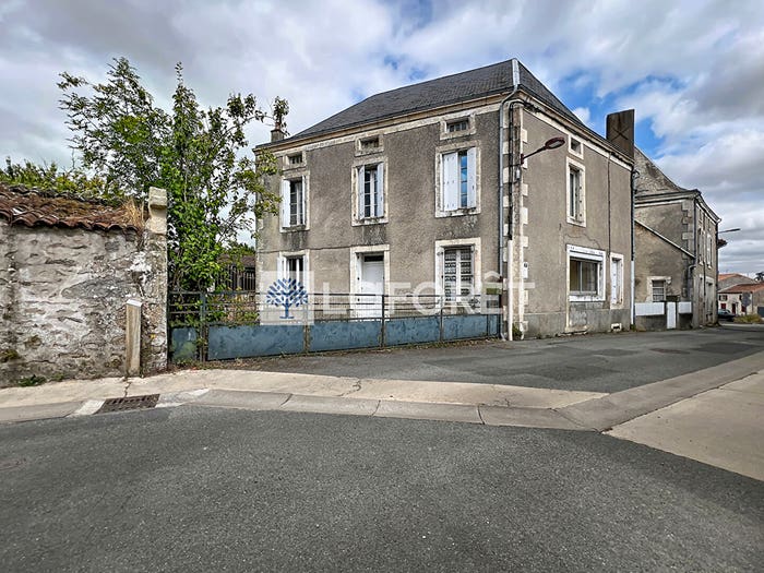 Maison 12 pièces à La Chapelle-Saint-Laurent, à vendre