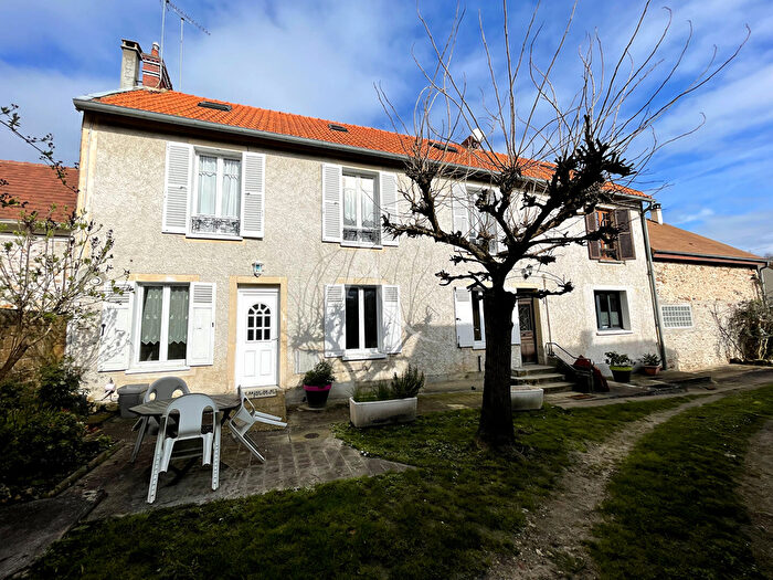 Maison 8 pièces à vendre à Souzy-la-Briche