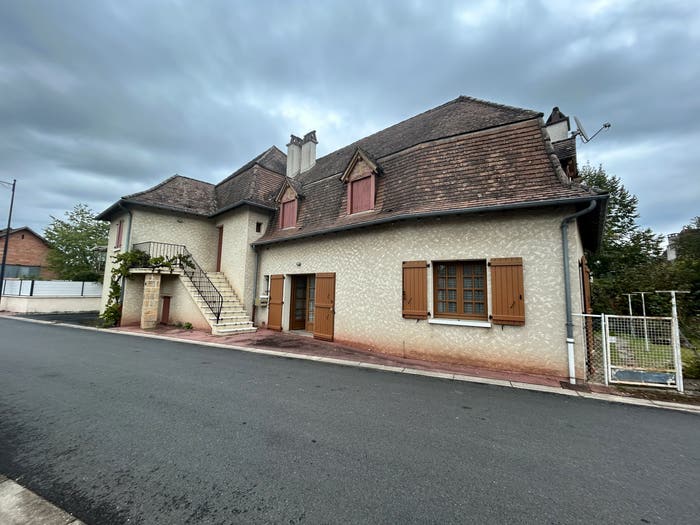 Biars-sur-Cère : Maison 10 pièces à vendre