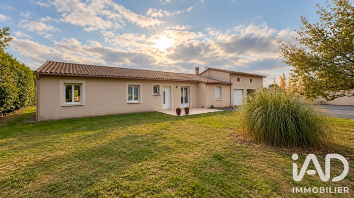 Maison 5 pièces à Chabournay, à vendre