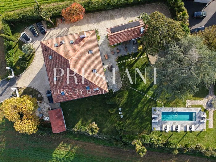 Maison 11 pièces à vendre à Guiche