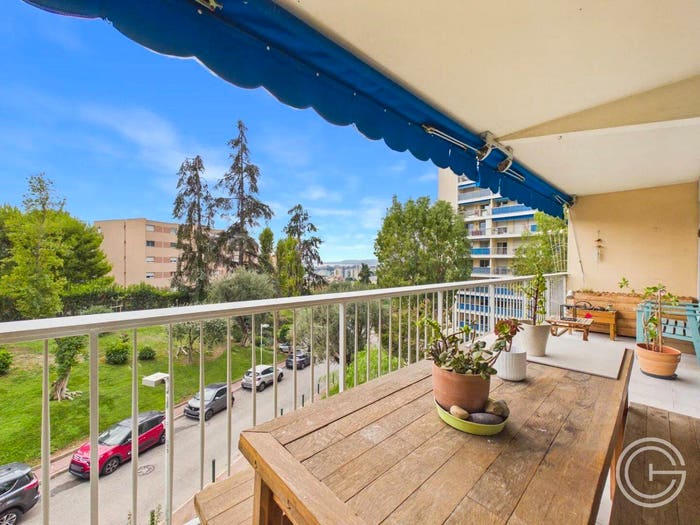 Corniche Fleurie, Nice : Appartement 3 pièces à louer