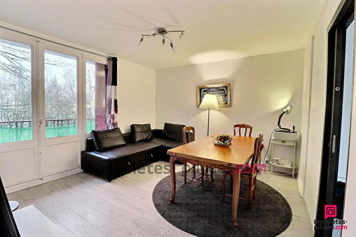 Appartement 4 pièces à Sainte-Geneviève-des-Bois, Saint-Hubert, à vendre