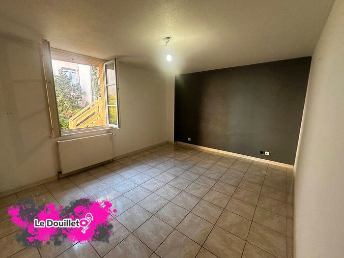 Centre Sud, Luxeuil-les-Bains : Appartement 2 pièces à louer