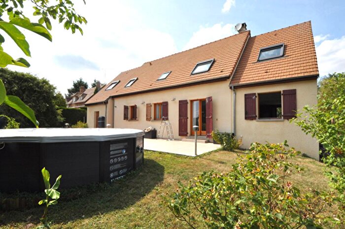 Maison 8 pièces à vendre à Saint-Chéron