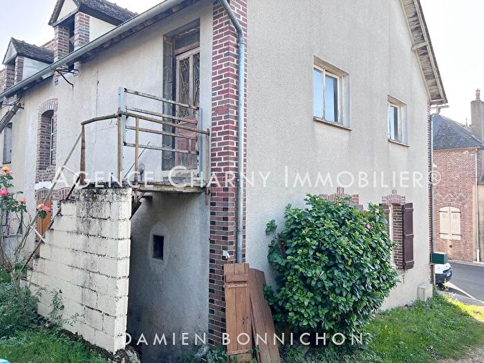 Villeneuve-les-Genêts : Maison 2 pièces à vendre