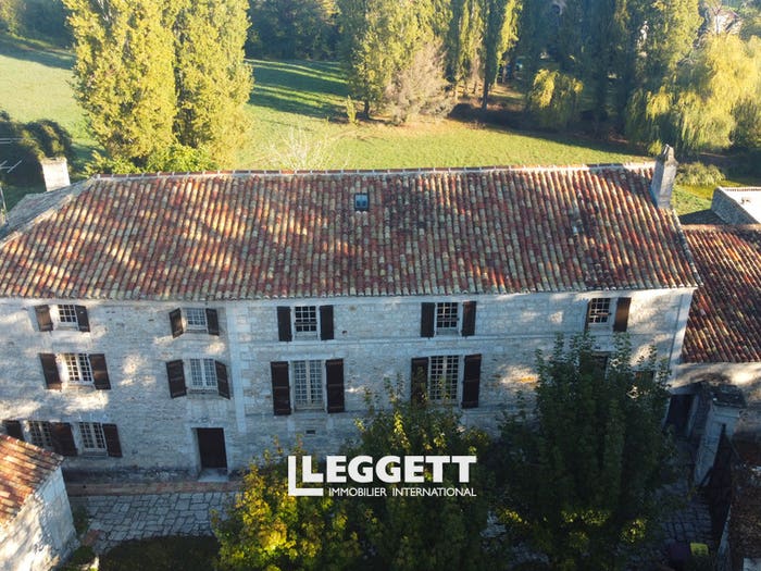 Maison 10 pièces à vendre à Vouzan