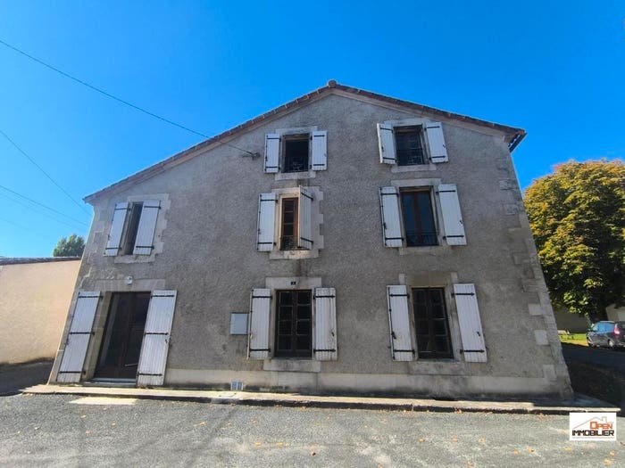 Maison 12 pièces à vendre à Hiersac