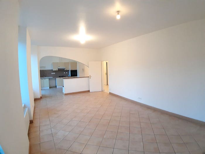 Celles-sur-Plaine : Appartement 5 pièces à louer