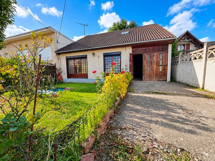 Les Clayes-sous-Bois, Nord : Maison 4 pièces à vendre