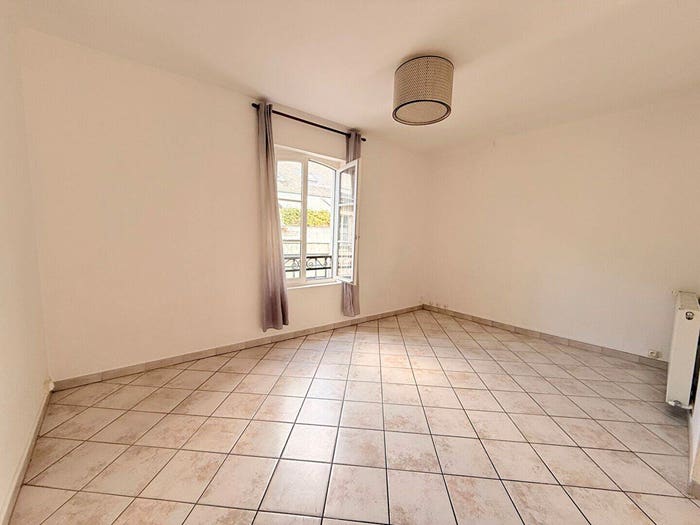 Centre Ville, Bourges : Appartement 4 pièces à louer