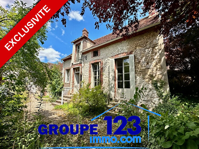 Aillant-sur-Tholon : Maison 7 pièces à vendre