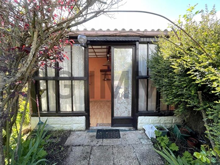 Maison 1 pièce à Courtenay, à vendre