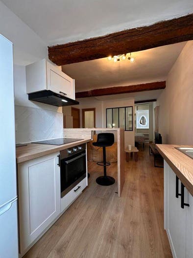 Centre Ville, Saint-Maximin-la-Sainte-Baume - Appartement 1 pièce à louer