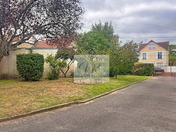 Sainte-Geneviève-des-Bois, Hôtel de Ville : Appartement 4 pièces à vendre