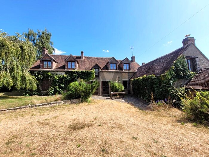 Maison 17 pièces à Courtenay, à vendre