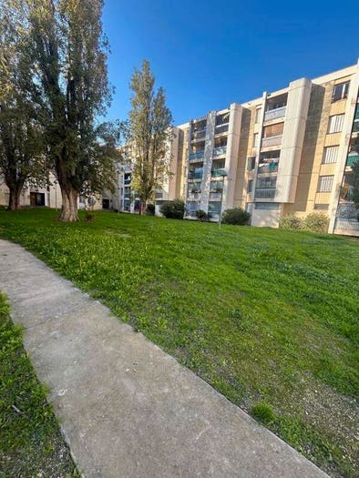 Appartement 5 pièces à louer à Fontcouverte, Avignon