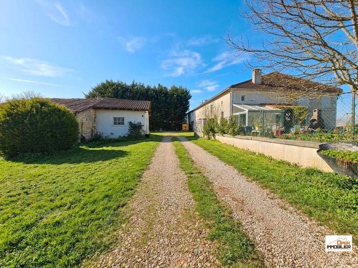 Baignes-Sainte-Radegonde - Maison 6 pièces à vendre