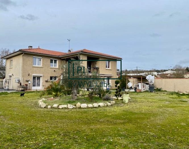 Auch, Zone d'activité Nord Est : Maison 8 pièces à vendre