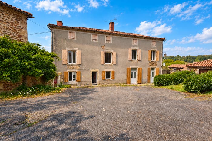 Maison 6 pièces à Cherves-Châtelars, à vendre