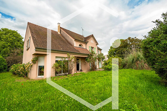 Cosne-Cours-sur-Loire : Maison 10 pièces à vendre