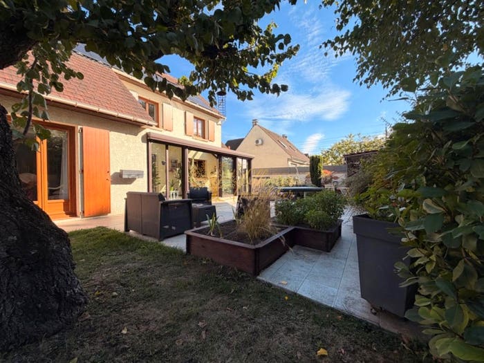 Pontault-Combault, Centre commercial : Maison 7 pièces à vendre