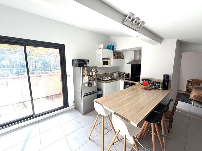 Gare, Simiane-Collongue - Appartement 2 pièces à louer