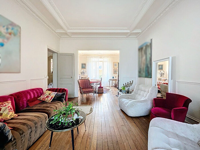 Asnières-sur-Seine, Bécon, Bourguignons : Maison 8 pièces à vendre