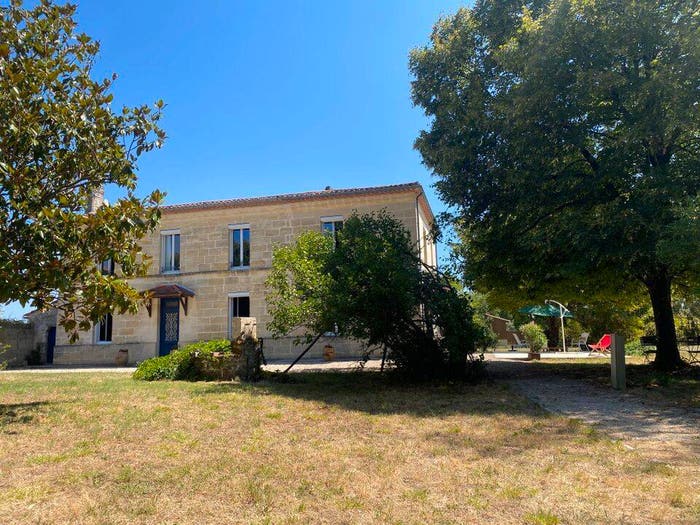 Nord Est, Saint-André-de-Cubzac : Maison 9 pièces à louer