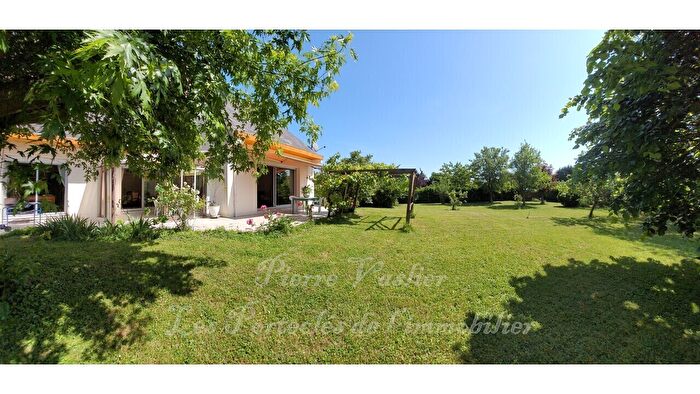Quiers-sur-Bézonde : Maison 12 pièces à vendre