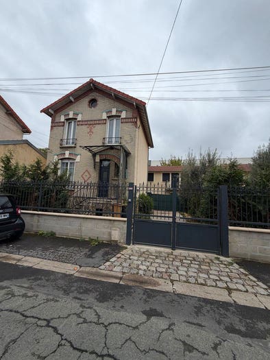Plateau-Grèves-Europe-Gare du Stade-Fossés Jean, Colombes - Maison 4 pièces à louer