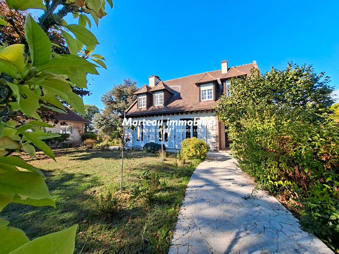 Maison 8 pièces à vendre à Neuville-sur-Sarthe