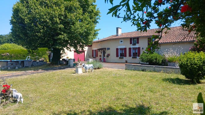 Maison 7 pièces à vendre - Saint-Laurent-de-Belzagot
