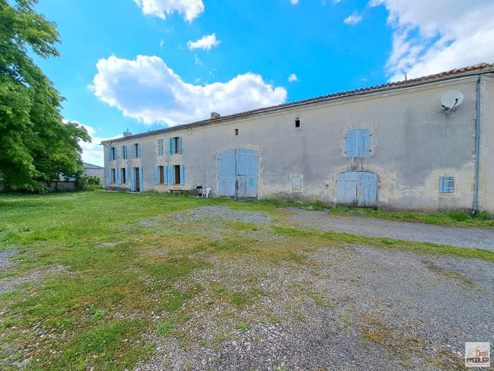 Maison 6 pièces à Baignes-Sainte-Radegonde, à vendre