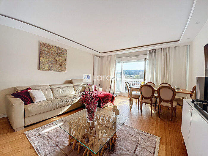 Fontenay-le-Fleury, Vieux village : Appartement 4 pièces à vendre