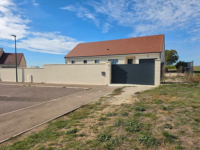 Brienon-sur-Armançon : Maison 4 pièces à louer