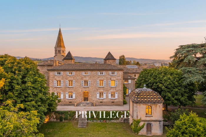 Limas : Maison 18 pièces à vendre
