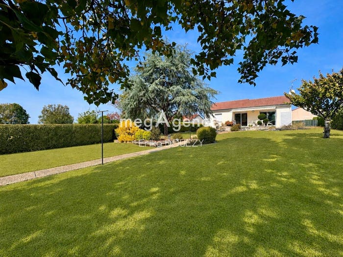 Yzernay - Maison 5 pièces à vendre