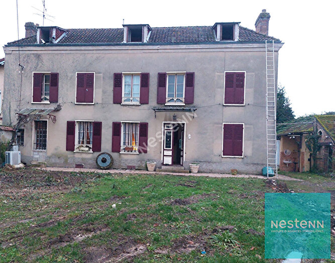 Maison 12 pièces à Villeneuve-la-Guyard, à vendre