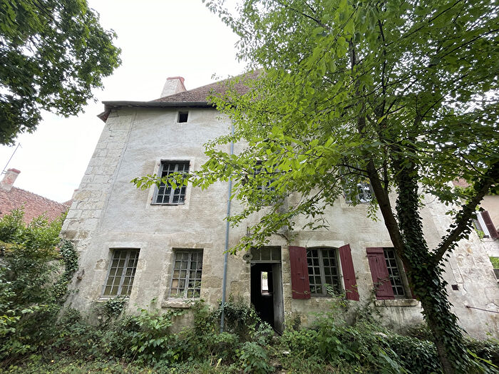 Léré : Maison 9 pièces à vendre