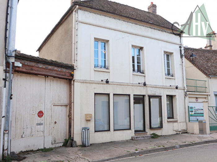 Pont-sur-Yonne : Maison 11 pièces à vendre
