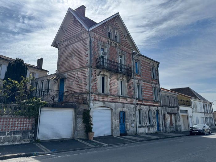 Maison 10 pièces à vendre à Barbezieux-Saint-Hilaire