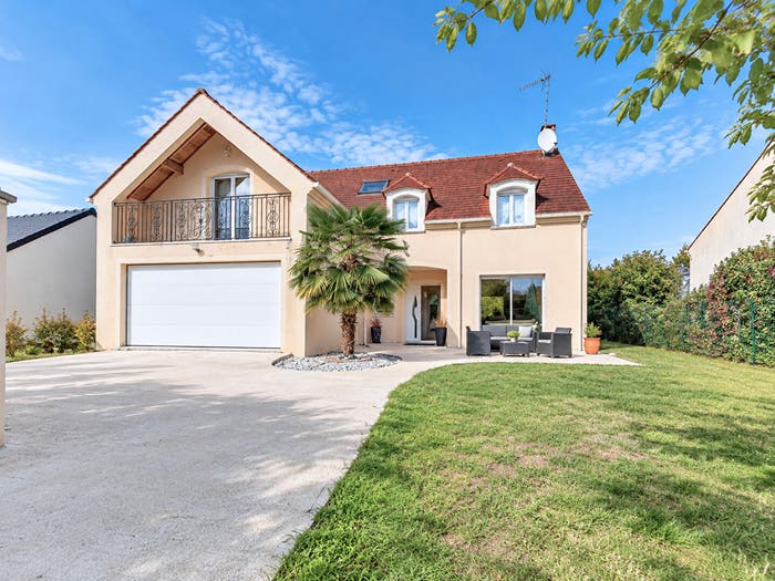 Maison 7 pièces à vendre à Férolles-Attilly