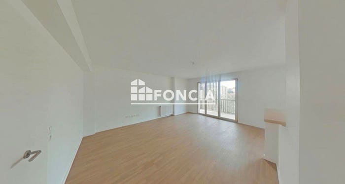 Prêtresse, Stains : Appartement 5 pièces à louer